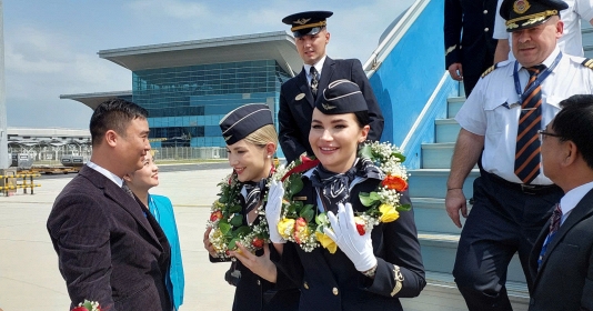 Cảng Hàng không Quốc tế Cam Ranh đón chuyến bay thương mại đầu tiên đến từ Nga với 292 hành khách